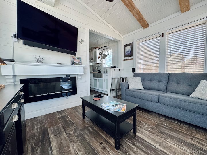 Village Farm Bungalow | Pool & Hot Tub - Austin, TX