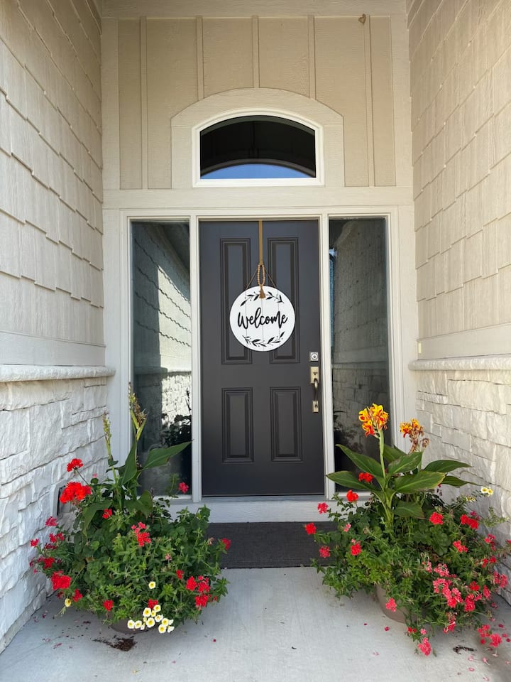 Fabulous New House W/golf Course Views - Olathe, KS