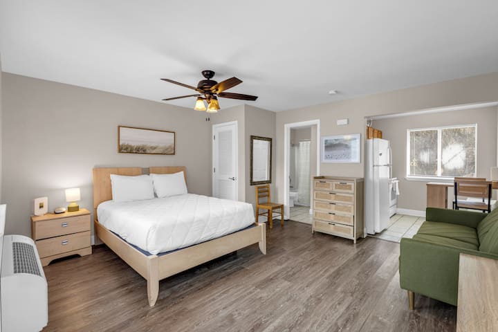 Seashell & Sand Studio - Biloxi, MS