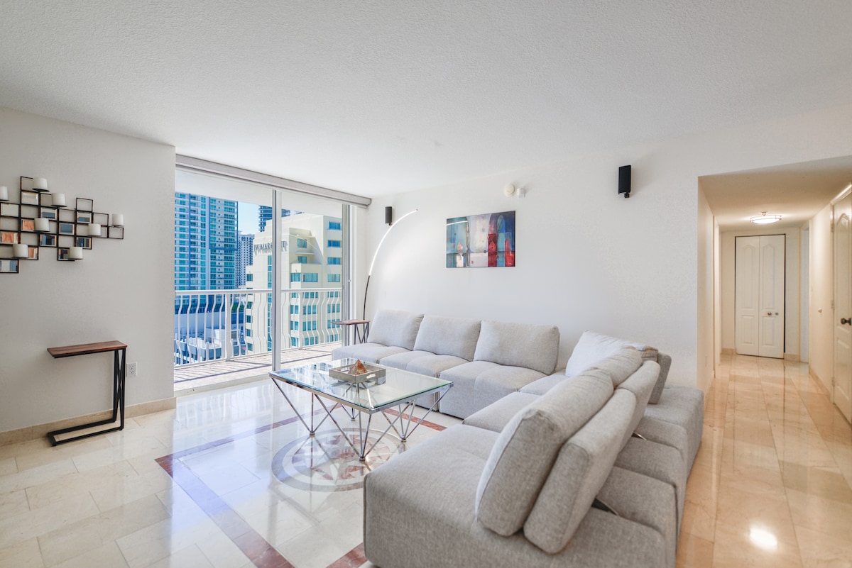 Brickell 3 Bedroom Condo + Balcony/Free parking - Apartments for Rent ...