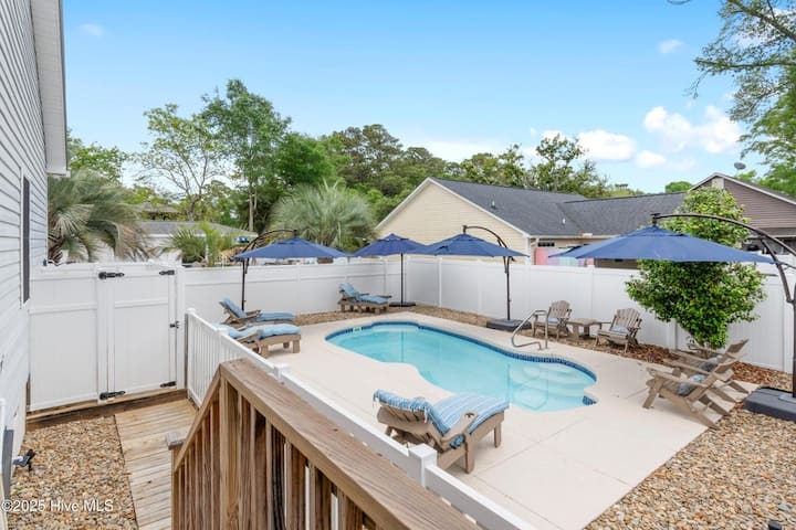 A Wave From It All Oki- Heated Pool - Oak Island, NC
