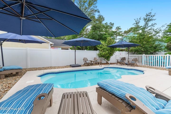 A Wave From It All Oki- Heated Pool - Oak Island, NC