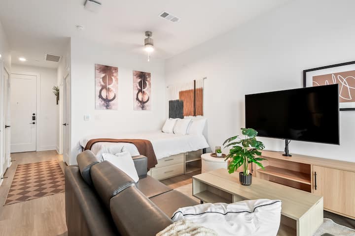 Cozy Stylish Studio | Shared Amenities Access - Houston, TX