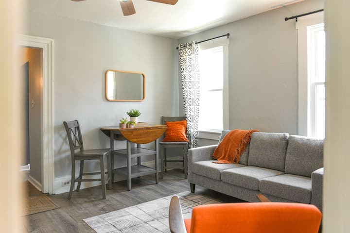 Amazing Downtown Triplex With Backyard! Sleeps 14 - Pittsburgh, PA