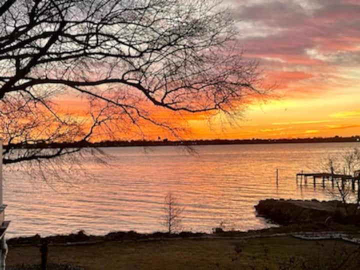 Riverfront Retreat - New Bern, NC