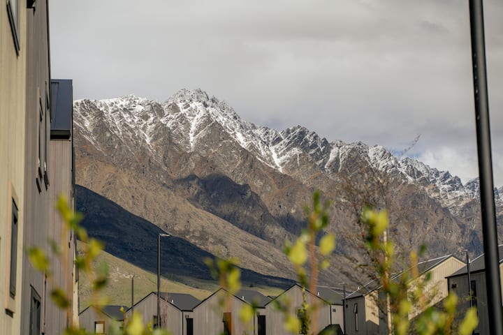 Best Value Villa W/ Car Park, Handy To Everything! - 皇后鎮