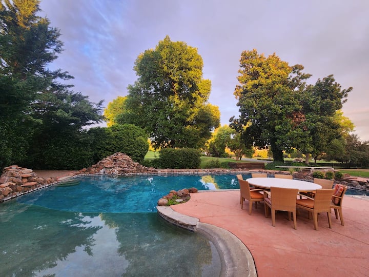 Rogue Valley Gem With Pool & Golf Course Views - Medford, OR