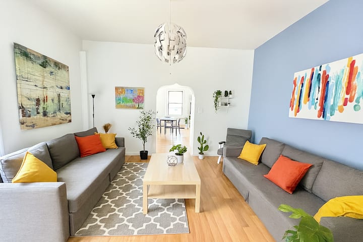 Spacious 2br • Near Main Strip - New York