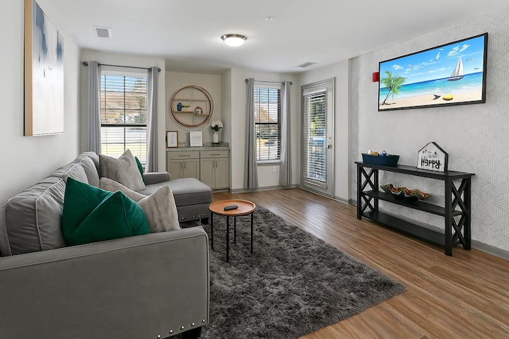 Suite ~ Near Arsenal - 2 Mins Away. - Huntsville, AL