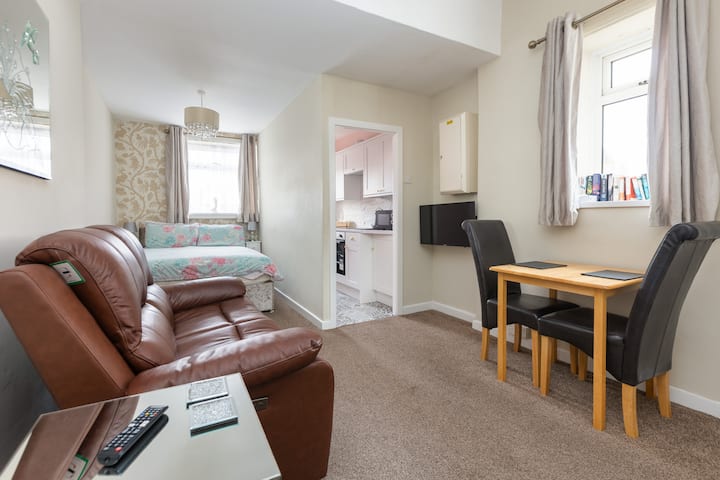Beachcliffe Apartments - Studio Apartment No: 2 - Blackpool