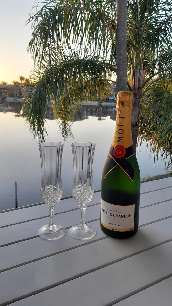 Sunset Serenity On Mooloolaba Canal - Mooloolaba