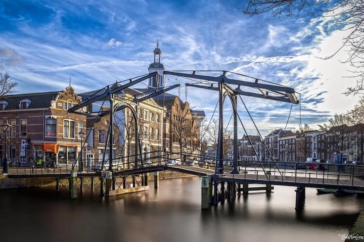 Historic Canal-side Apartment - Vlaardingen