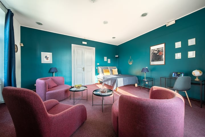 Smichov Mixhouse Apartment With Billiard & Cinema - Praga