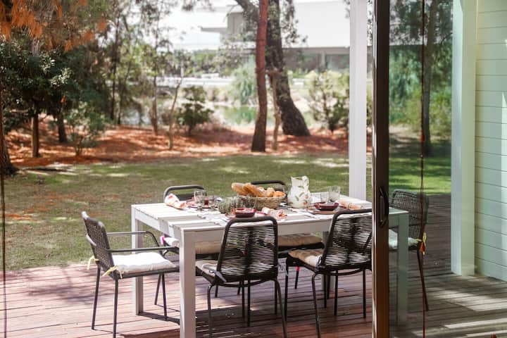 Troia Waterfront Oasis: Exclusive 3-bedroom Villa - Setúbal