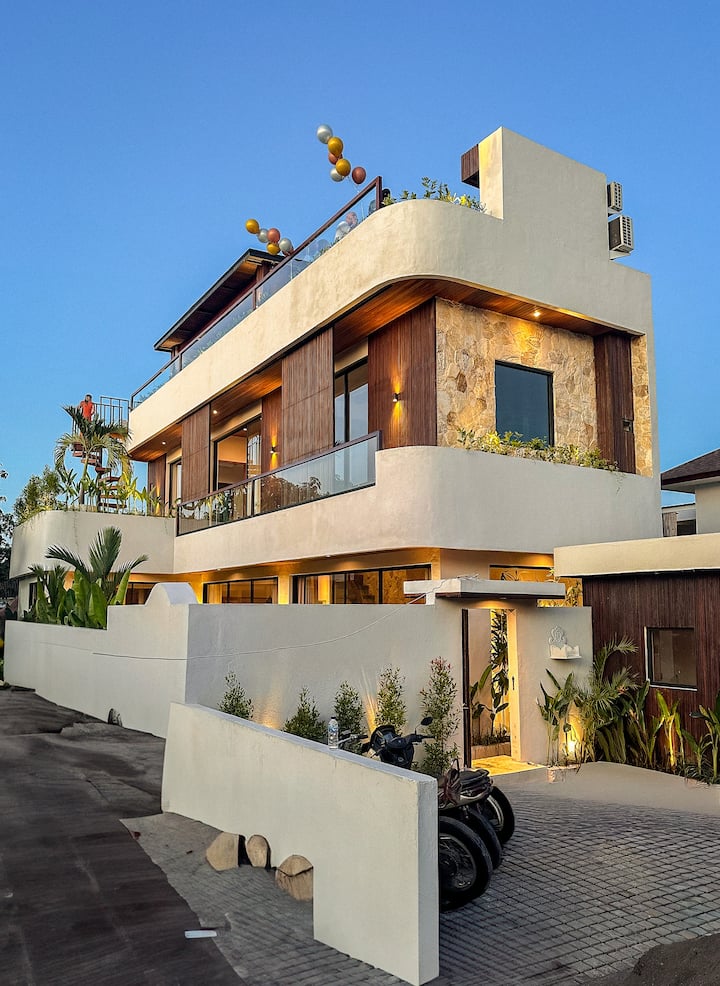 3br In The Heart Of Canggu W/ Rooftop Bar - Australia