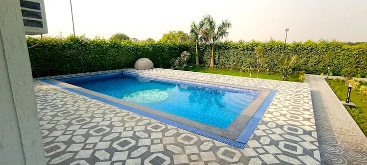3-bhk Farmhouse With Private Pool, Garden - Noida