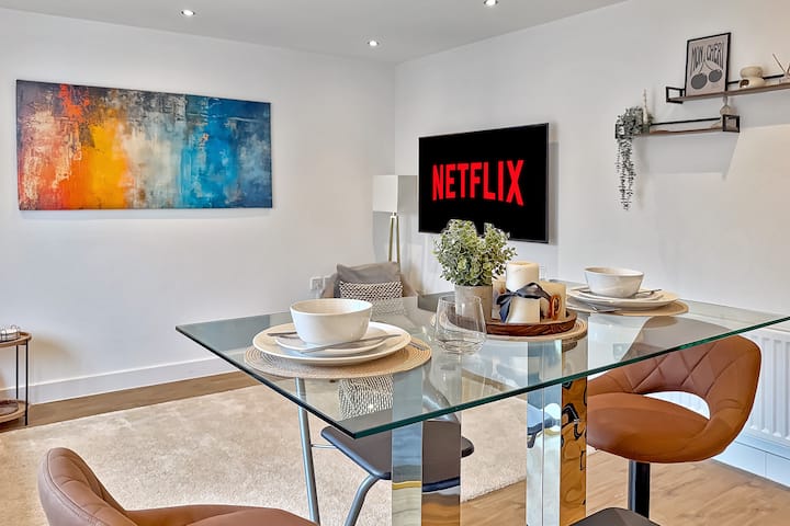 Modern Airport Apartment~prime Location~parking - Harpenden