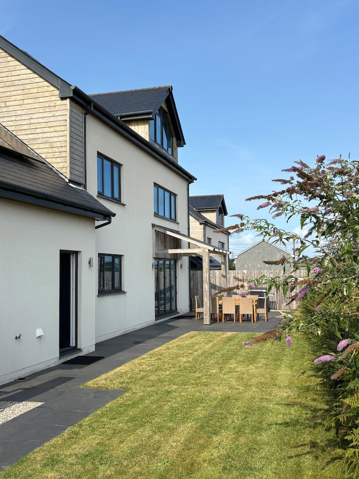 Roughtor View - Spacious And Welcoming Luxury Home - Boscastle