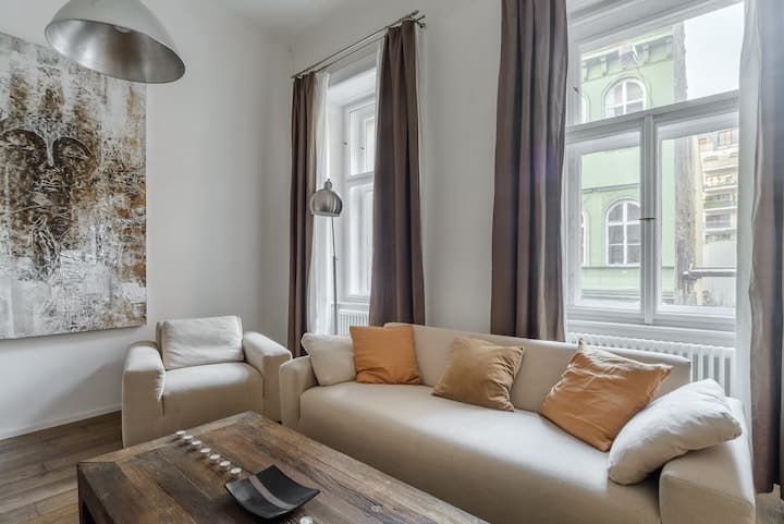 Stylish 4-rooms Apart With Balcony - Prague