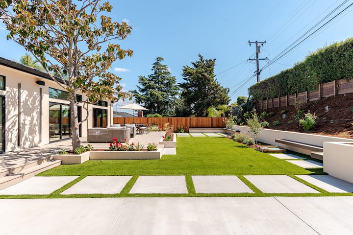 Brand New Modern 4br/4ba Retreat W/ Backyard & Gym - Redwood City, CA