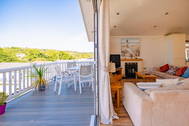 Exclusive 3 Bedroom Lodge - Walk To Saundersfoot - Tenby