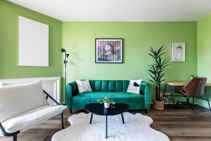 Spacious 2 Bed Home I Parking, Pool, Gym, Hot Tub - Marina del Rey, CA