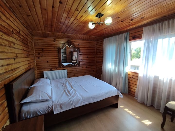 Entire 4th Floor For Guests - 巴統