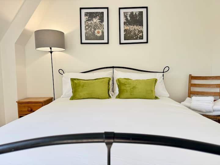 Harry's Lakeside Hideout - Bedford