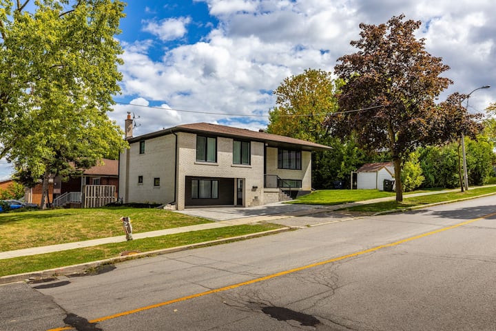 Spacious 3-bedroom Home + Free Parking - Markham