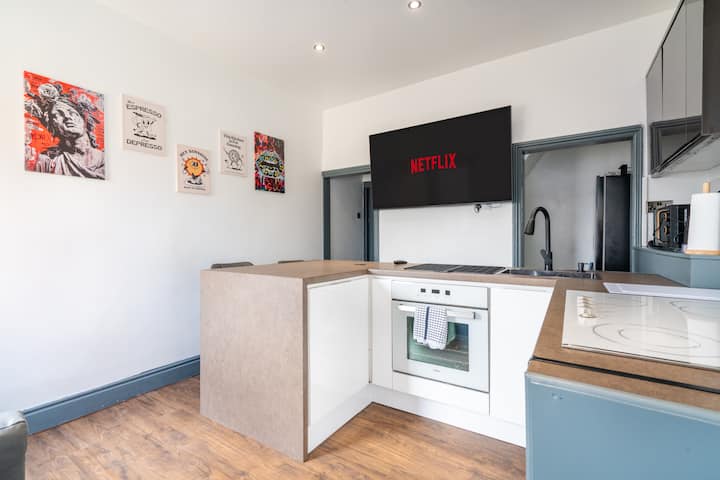 5 Mins Into City Centre - Modern 4-bed House - Sheffield