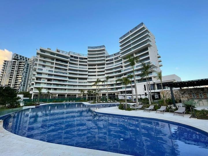 Modern Condo With Lake Views/pool/hs Wifi/2 Br - Mérida