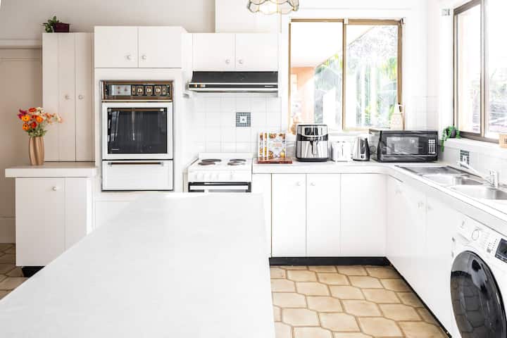 New Lovely Duplex Garden House @ Stunning Location - Sidney
