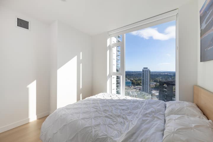 Luxury Condo At King George Hub - Surrey