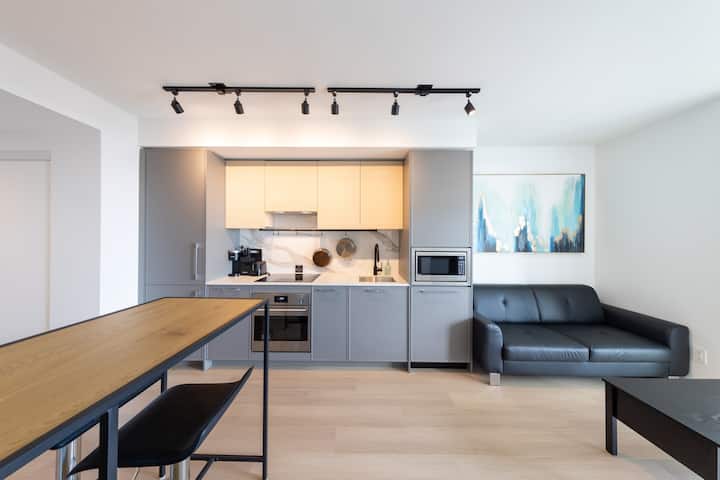 Luxury Condo At King George Hub - New Westminster