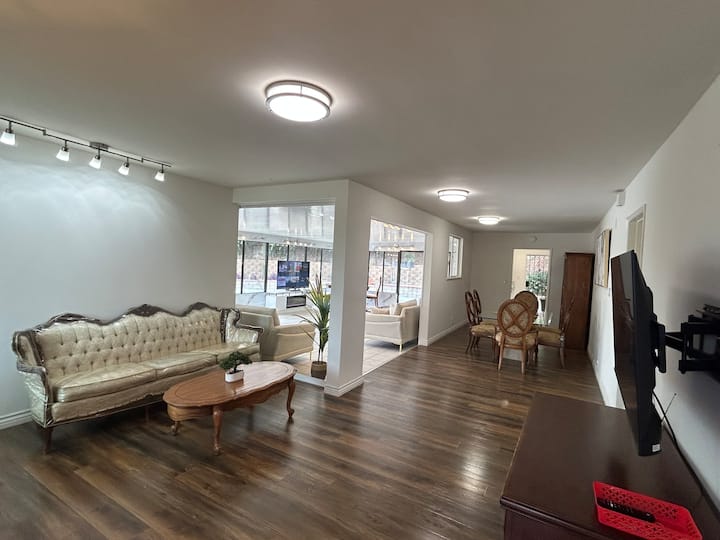 Quiet And Private Hillside Home - Downey, CA