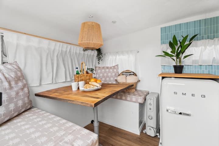 Elodie - 1970s Style Rv Room - Katoomba