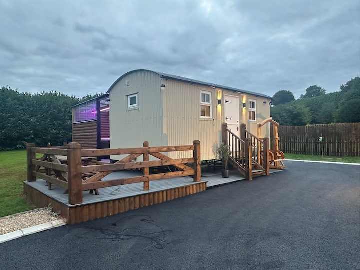 Doon Shepherd's Hut - Sleeps 2 |Hottub - Fermanagh