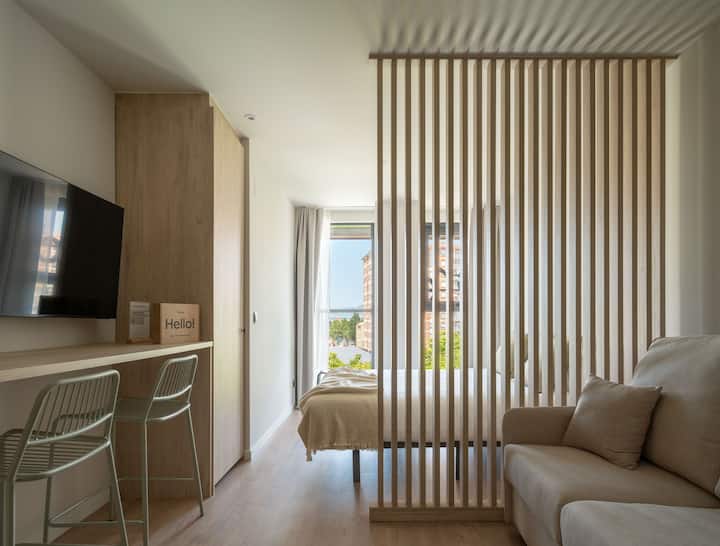 Bright Studio - Líbere Pamplona Universidad - パンプローナ