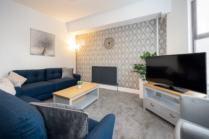Large & Spacious Comfortable Home - Street Parking - Morecambe