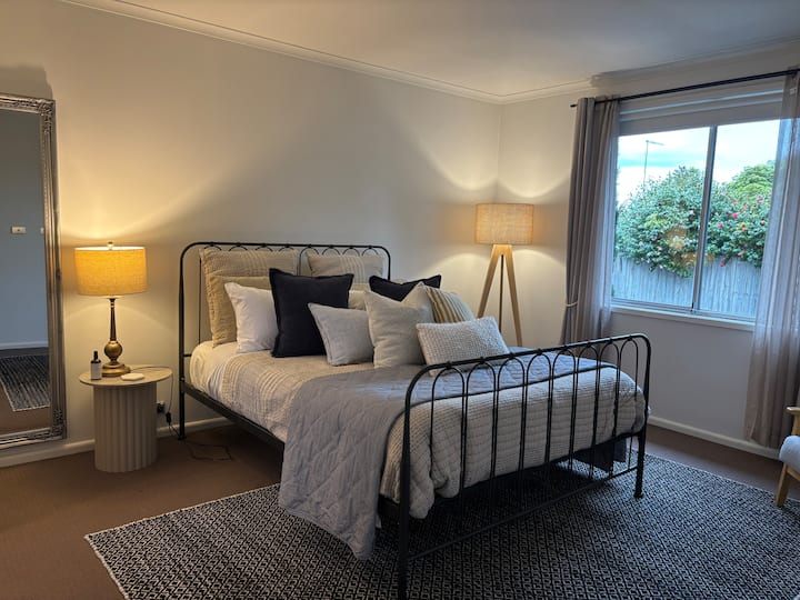 New Property Special-100m Highton Village - $150/n - Great Ocean Road