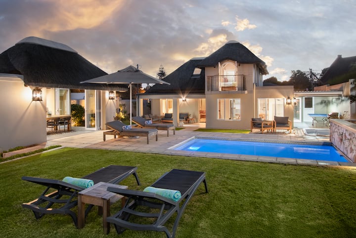 Casa Koholā - A Home With Heart - 허머너스