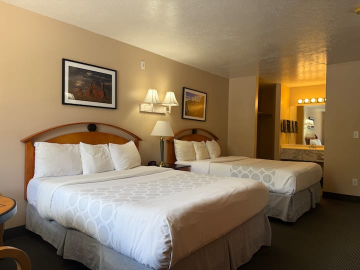 Cathedral Valley Inn - 2 Queen Room - Capitol Reef - Utah