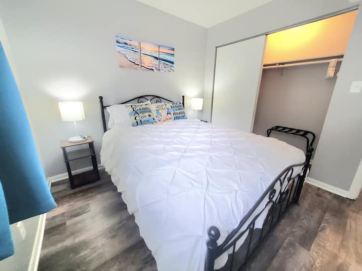 Homey2br/great For Work Crews&families/desk/parkng - Aurora, IL