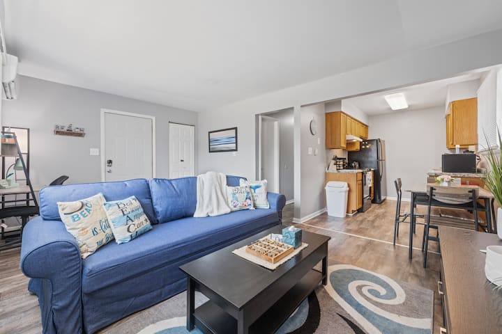 Large2br/great For Work Crews&families/desk/parkng - Aurora, IL