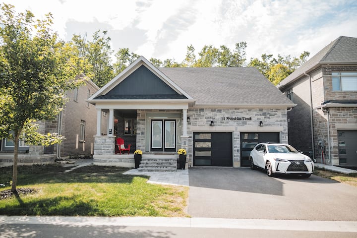 Tranquil Forest Oasis - Barrie