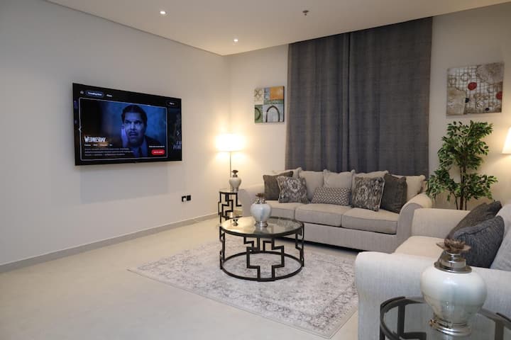 3br Apt 75'tv W/self-entry Full Kitchen And Roof - Dammam
