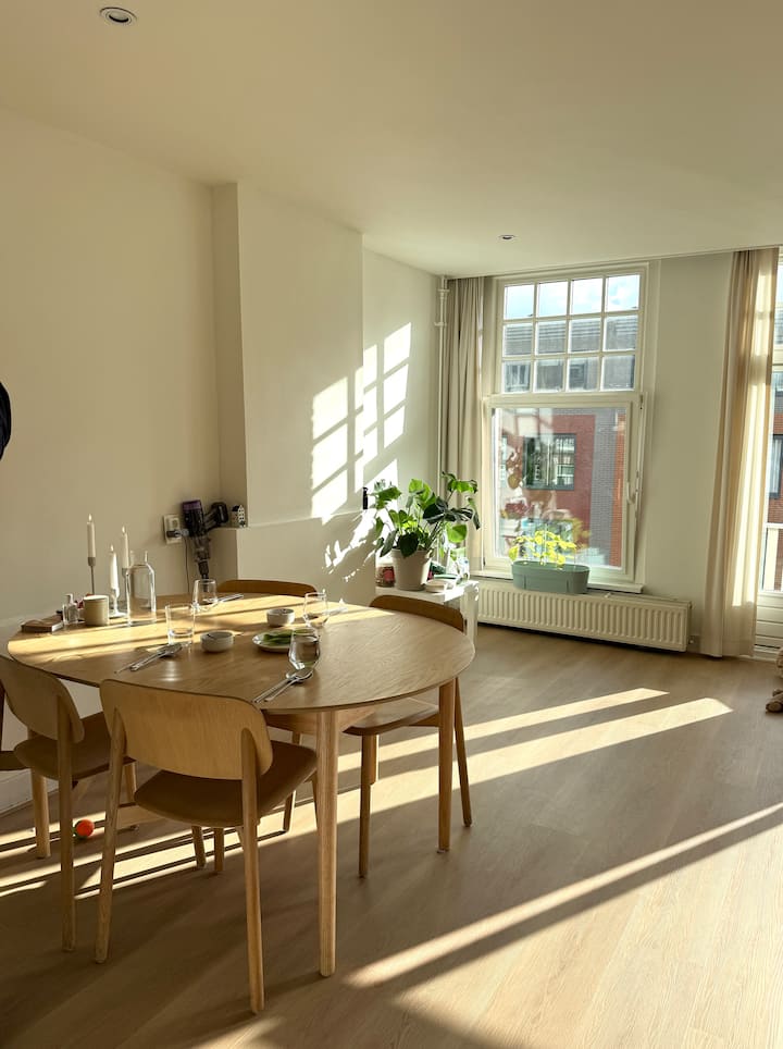 Bright Amsterdam Apartment – Our Home For You - Amsterdam