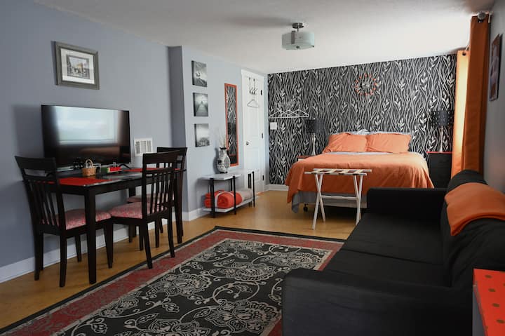 Private Suite In Great Location - Louisville, KY