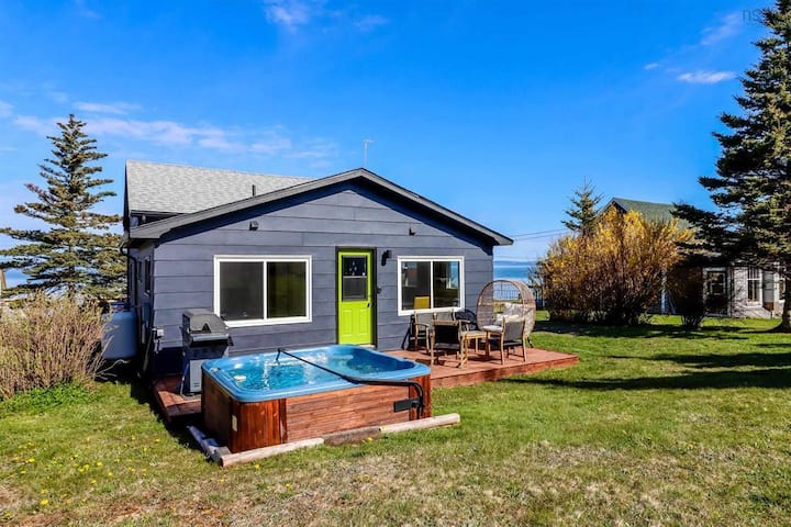 Fundy View Cottage At Halls Harbour W/hot Tub - Nova Scotia