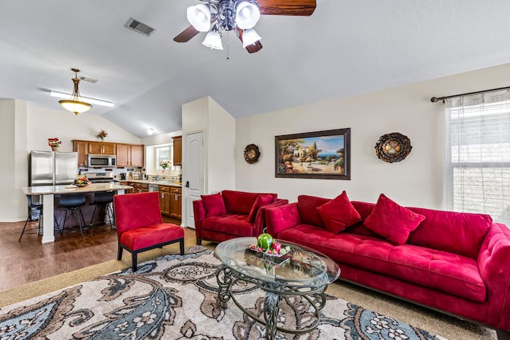 Spacious 4br With Yard By Iah – 30 Day Stays - Humble, TX